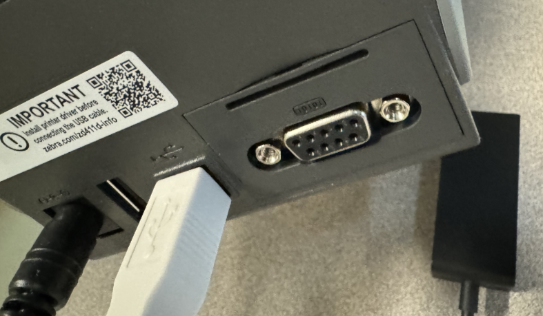 ¿Se necesita un conector para conectar la impresora Zebra y el escáner ...